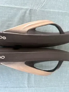 OOFOS | Shoes | Oofos Oolala Luxe Thong Flip Flops Recovery Sandals ...